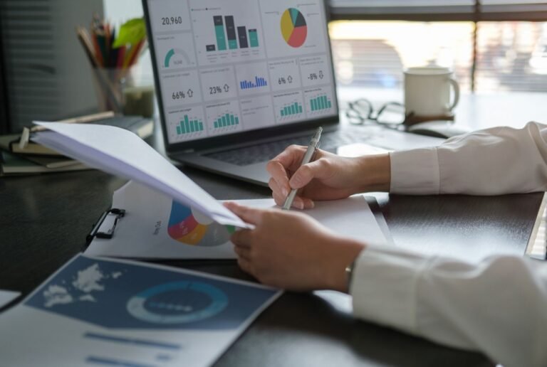 Carreira de Assistente Administrativo: conheça atribuições, salários e ...